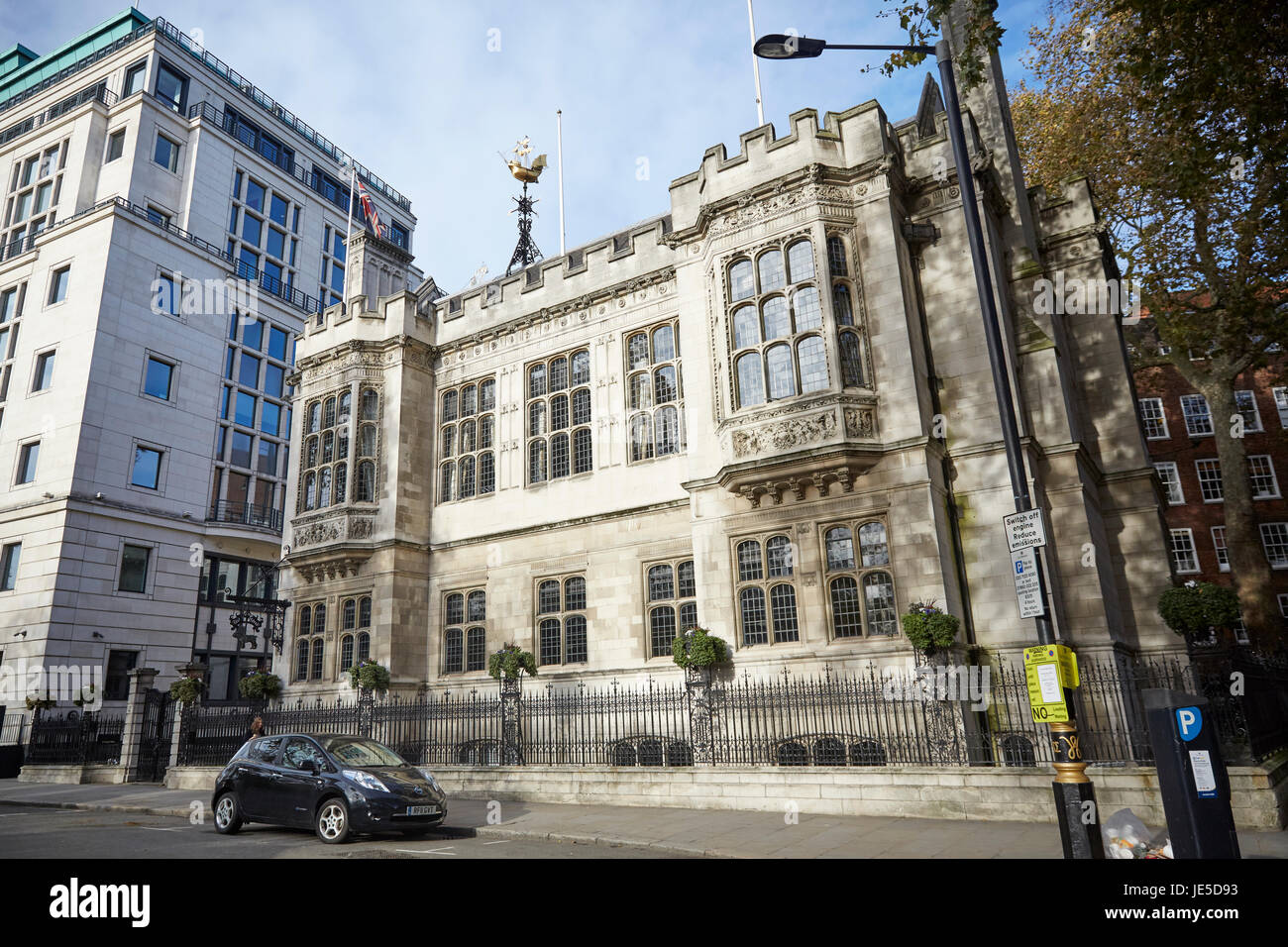 Two temple place hi-res stock photography and images - Alamy