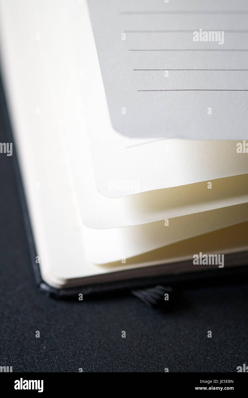 Notepad notes red sheets hi-res stock photography and images - Alamy