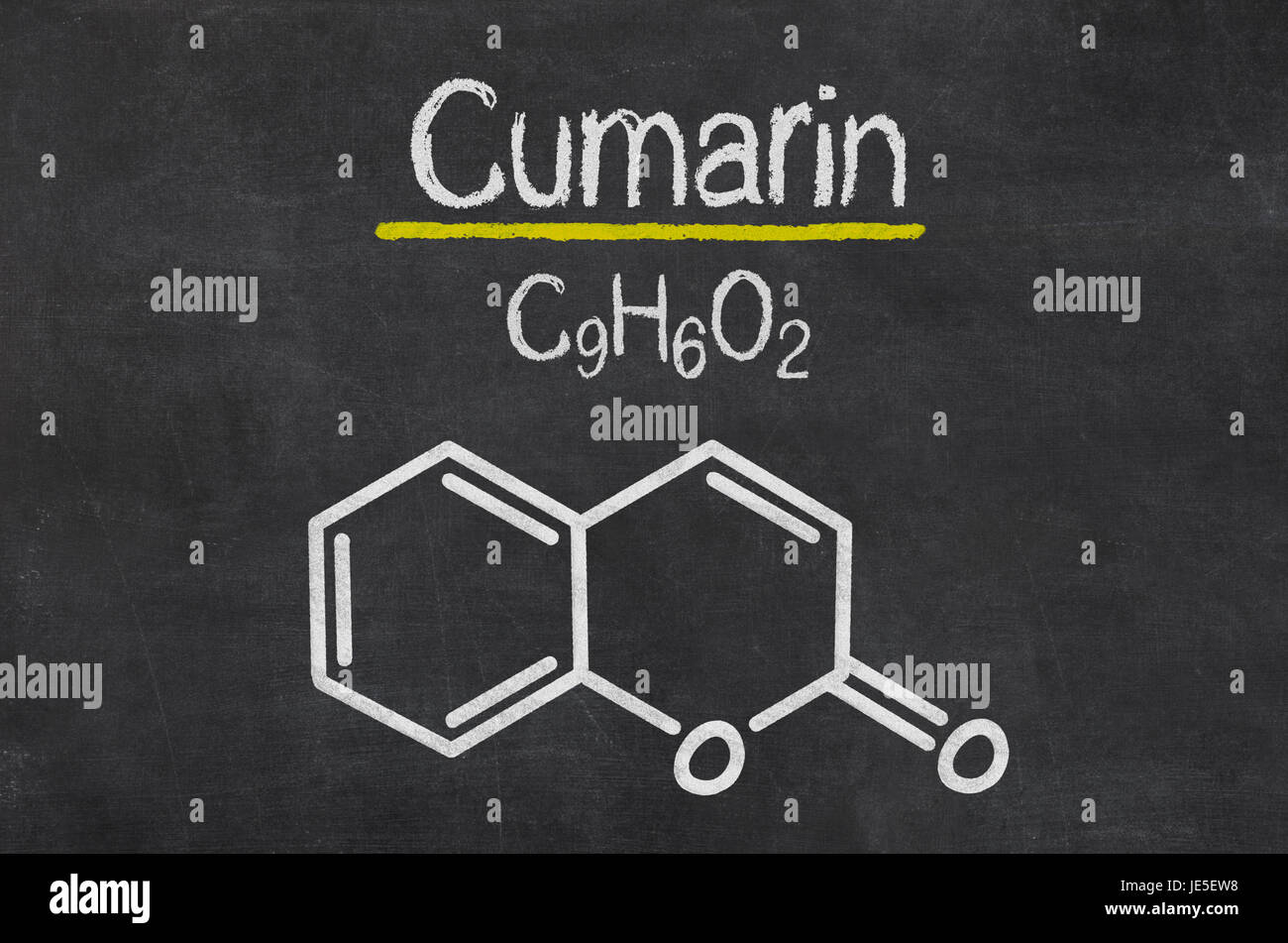 Schiefertafel mit der chemischen Formel von Cumarin Stock Photo - Alamy