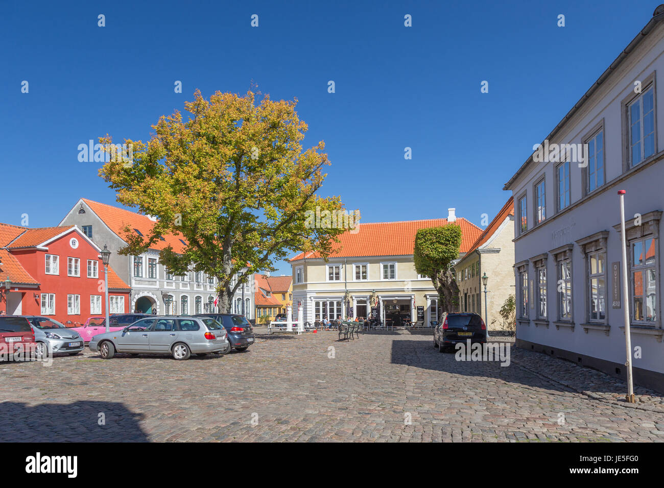 Platz in der Stadtmitte von Ærøskøbing Stock Photo - Alamy