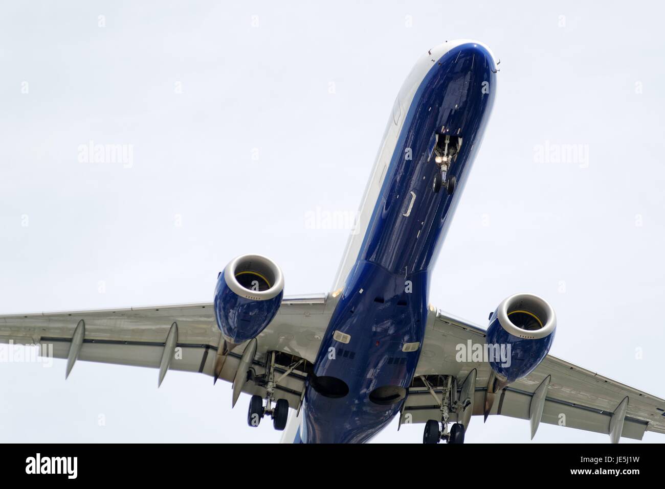 The underside of a modern airplane and its landing gear Stock Photo - Alamy