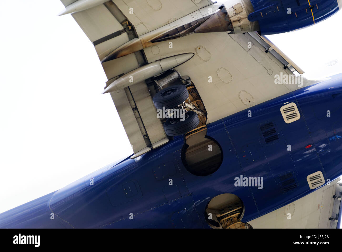 The underside of a modern airplane and its landing gear Stock Photo - Alamy