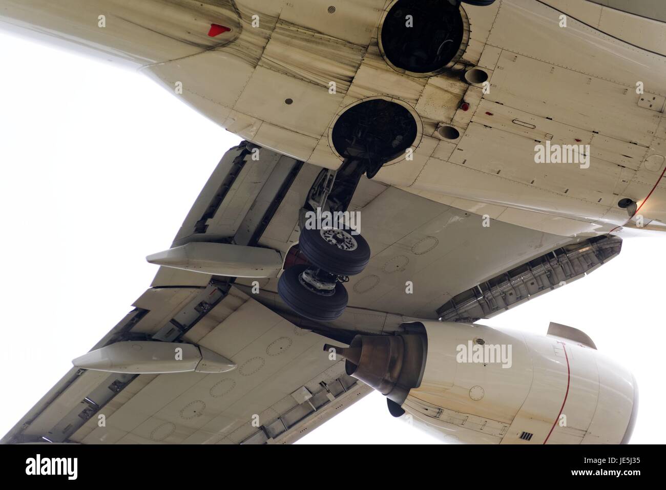 Landing gear detail hi-res stock photography and images - Alamy