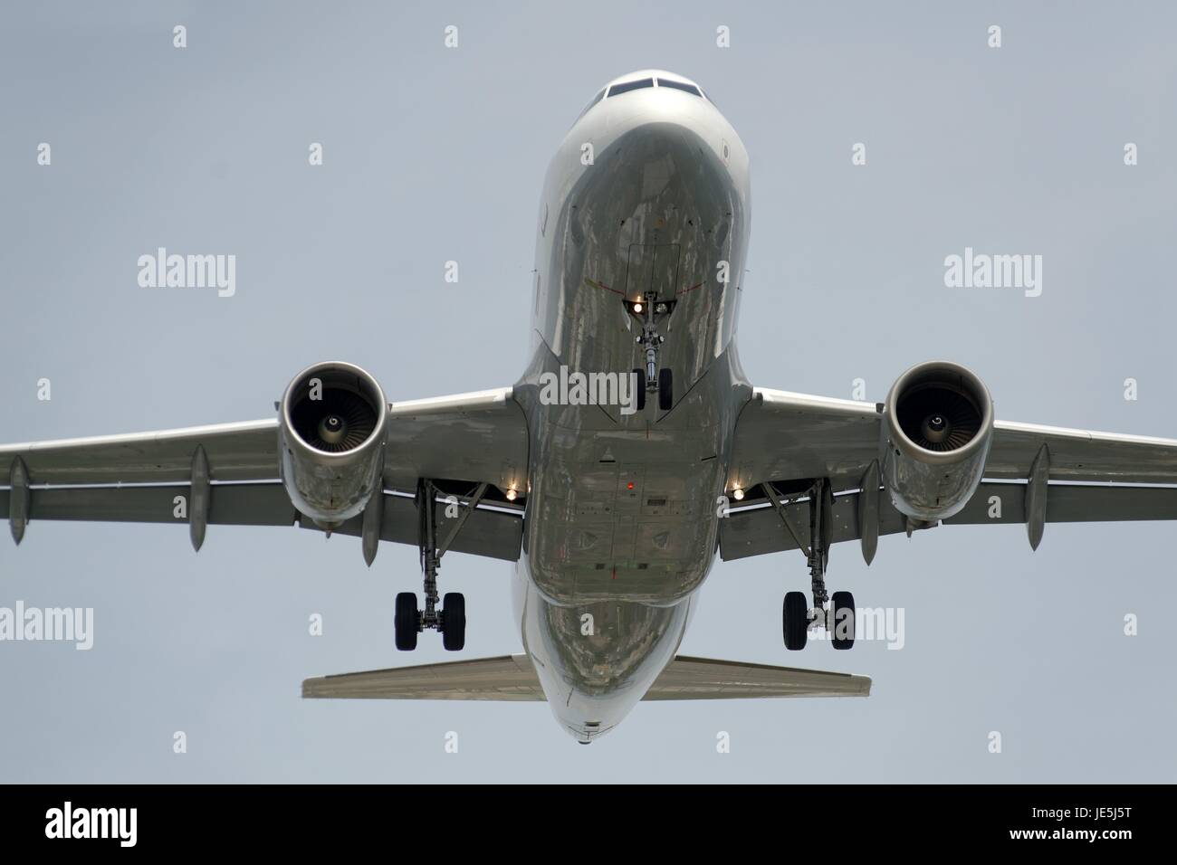 Underside of jet hi-res stock photography and images - Alamy