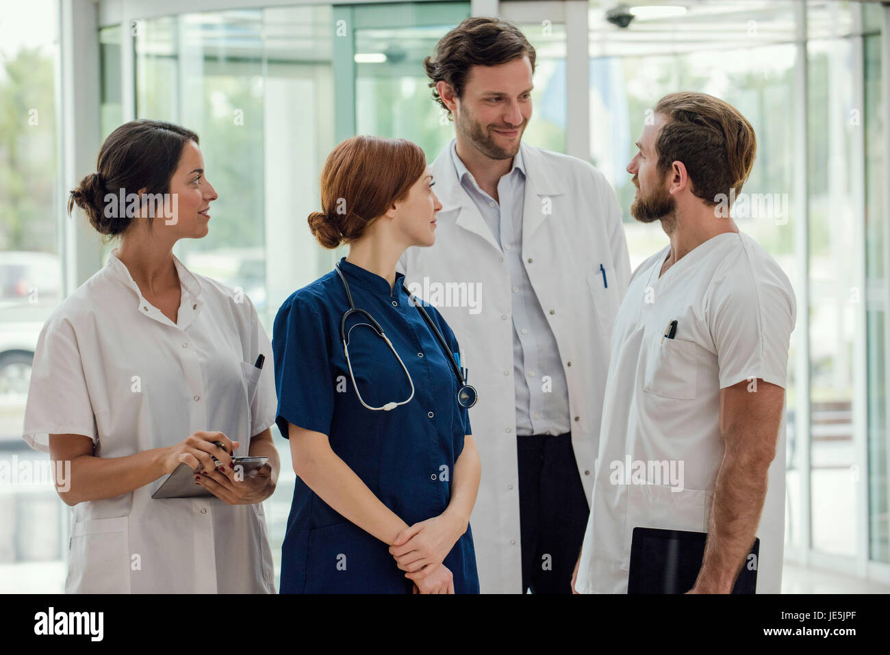 Healthcare personnel hi-res stock photography and images - Alamy