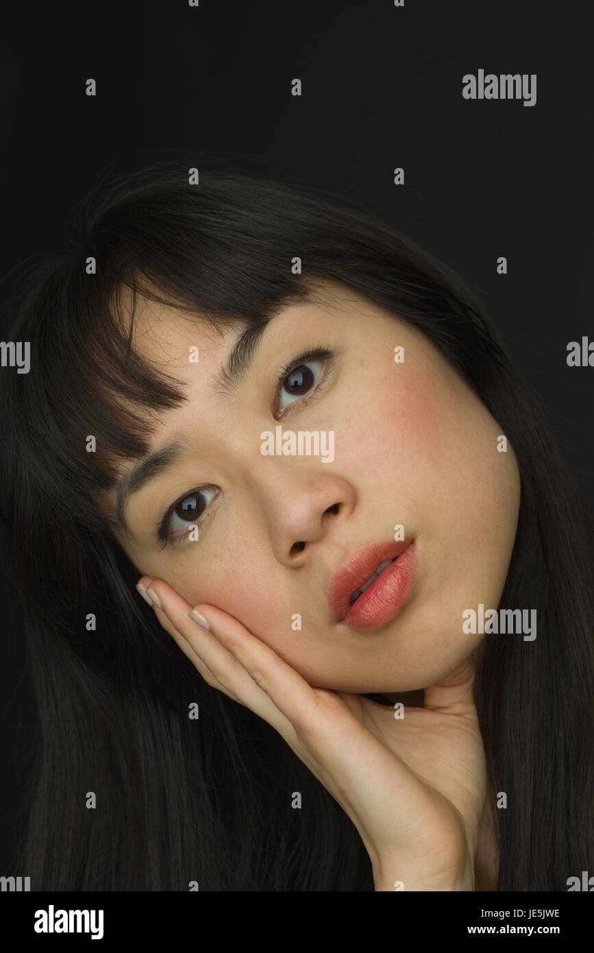 Heads tilted hi-res stock photography and images - Alamy