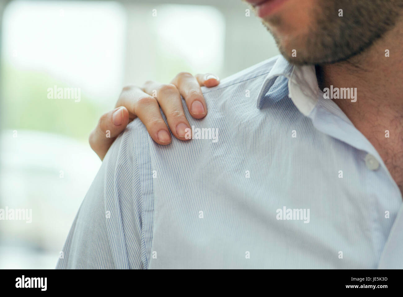 Hand on shoulder hi-res stock photography and images - Alamy
