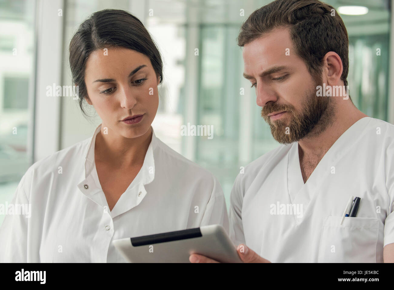 Healthcare personnel hi-res stock photography and images - Alamy