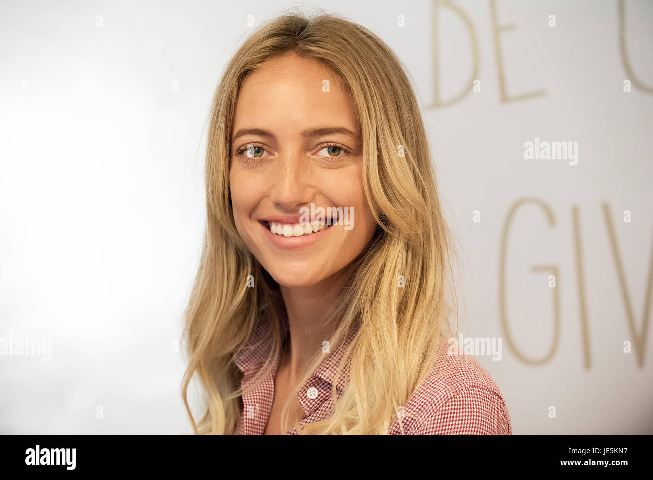 Confidence smiling hi-res stock photography and images - Alamy