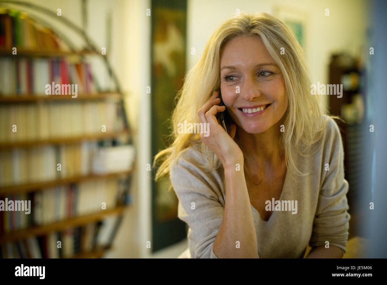Only cell phones hi-res stock photography and images - Alamy