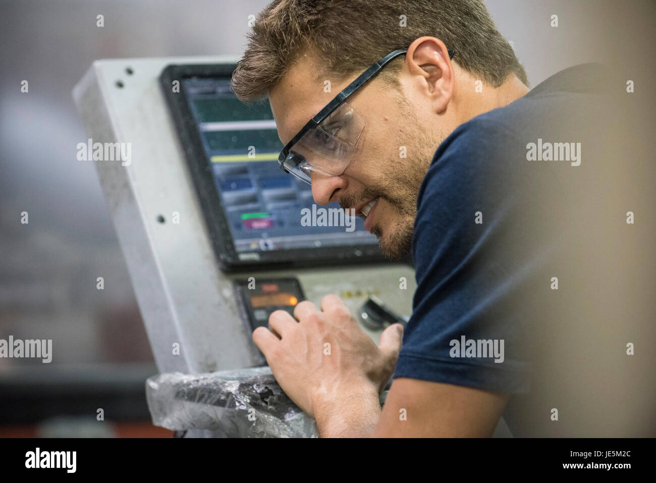Machinist machinists hi-res stock photography and images - Alamy
