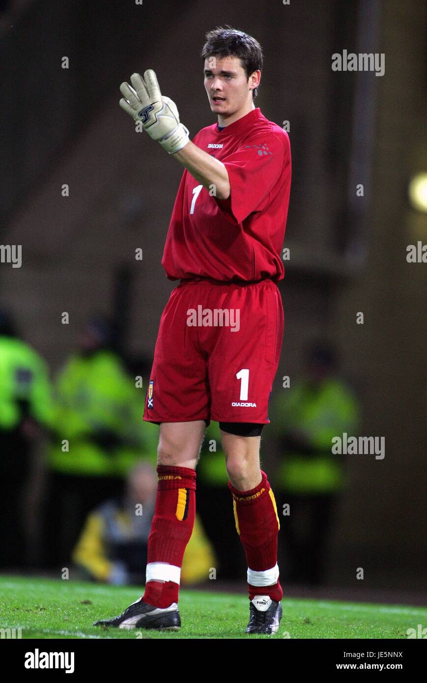 CRAIG GORDON SCOTLAND & HEART OF MIDLOTHIAN HAMPDEN PARK GLASGOW ...