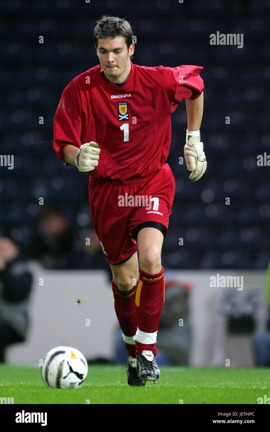 CRAIG GORDON SCOTLAND & HEART OF MIDLOTHIAN HAMPDEN PARK GLASGOW ...