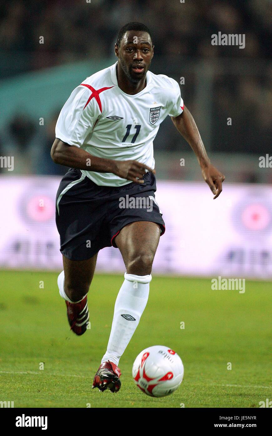 LEDLEY KING ENGLAND & TOTTENHAM HOTSPUR FC STADE DE GENEVE SWITZERLAND ...