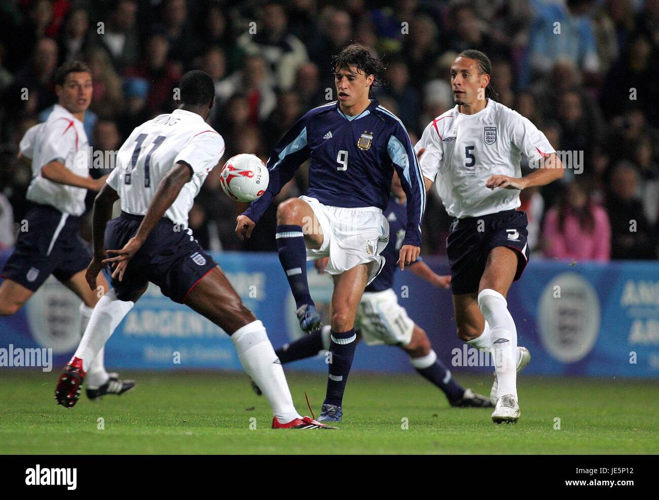CRESPO KING & SOL CAMPBELL ENGLAND V ARGENTINA STADE DE GENEVE ...