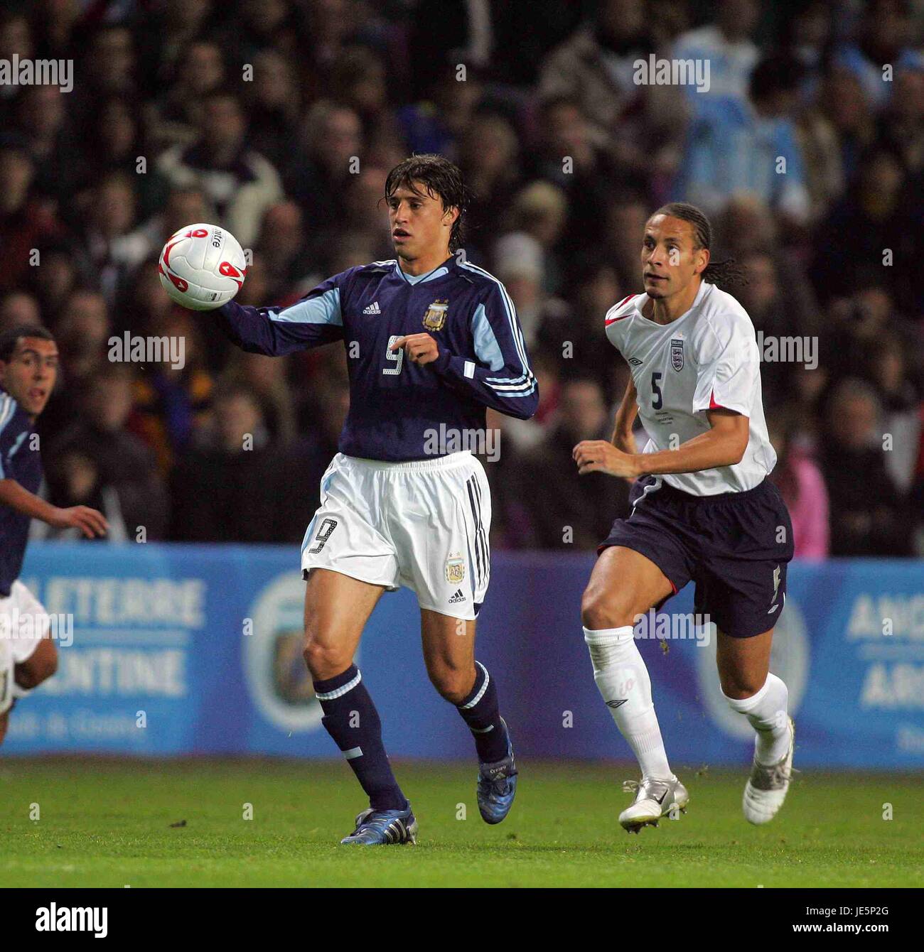 HERNAN CRESPO & RIO FERDINAND ENGLAND V ARGENTINA STADE DE GENEVE ...