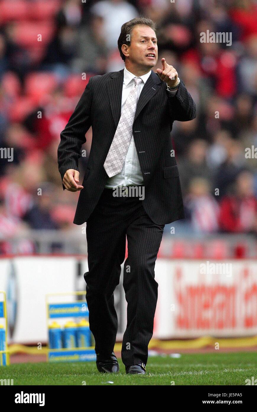 ALAIN PERRIN PORTSMOUTH MANAGER STADIUM OF LIGHT SUNDERLAND ENGLAND 29 ...