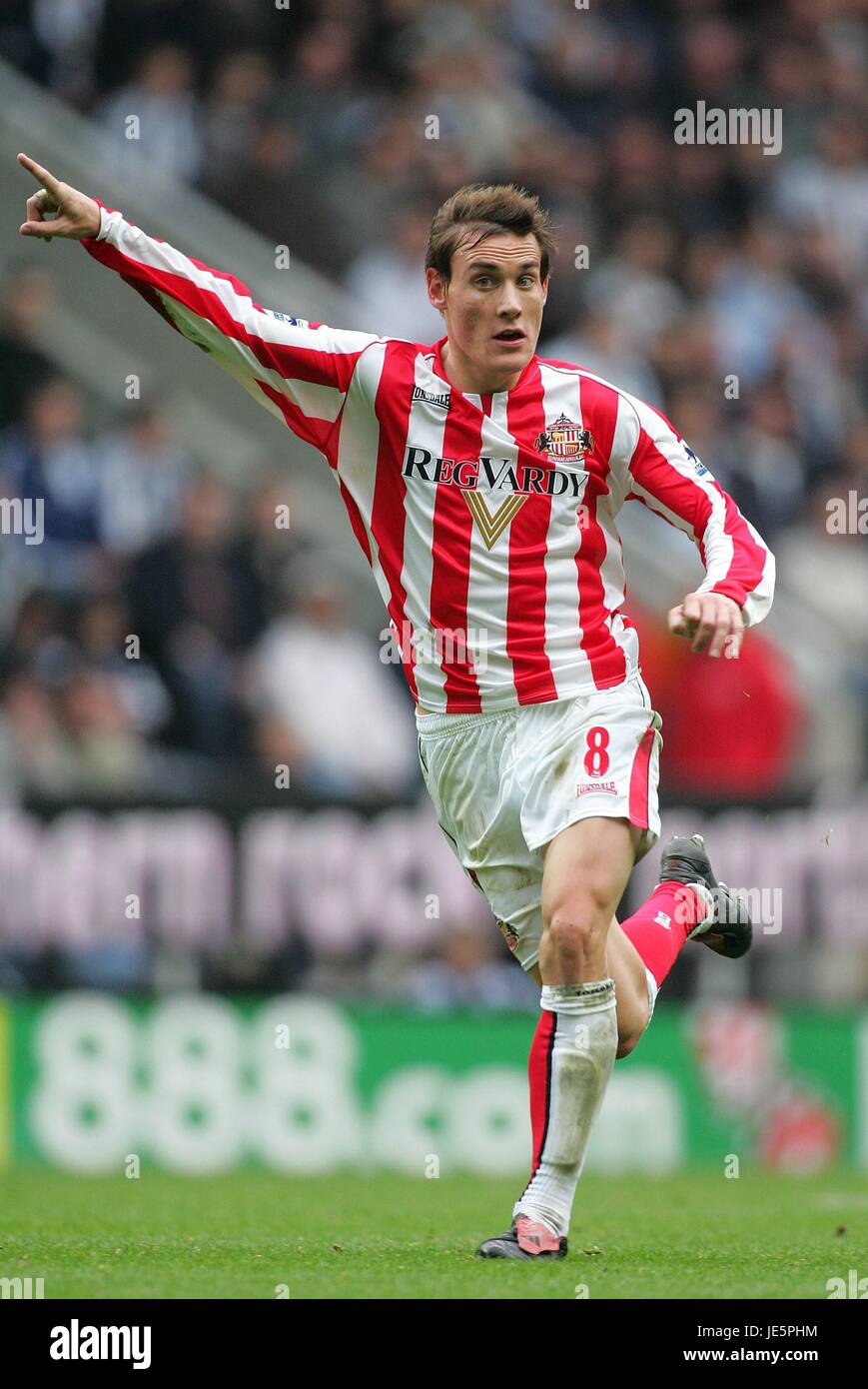 DEAN WHITEHEAD SUNDERLAND FC ST JAMES PARK NEWCASTLE ENGLAND 23 October ...