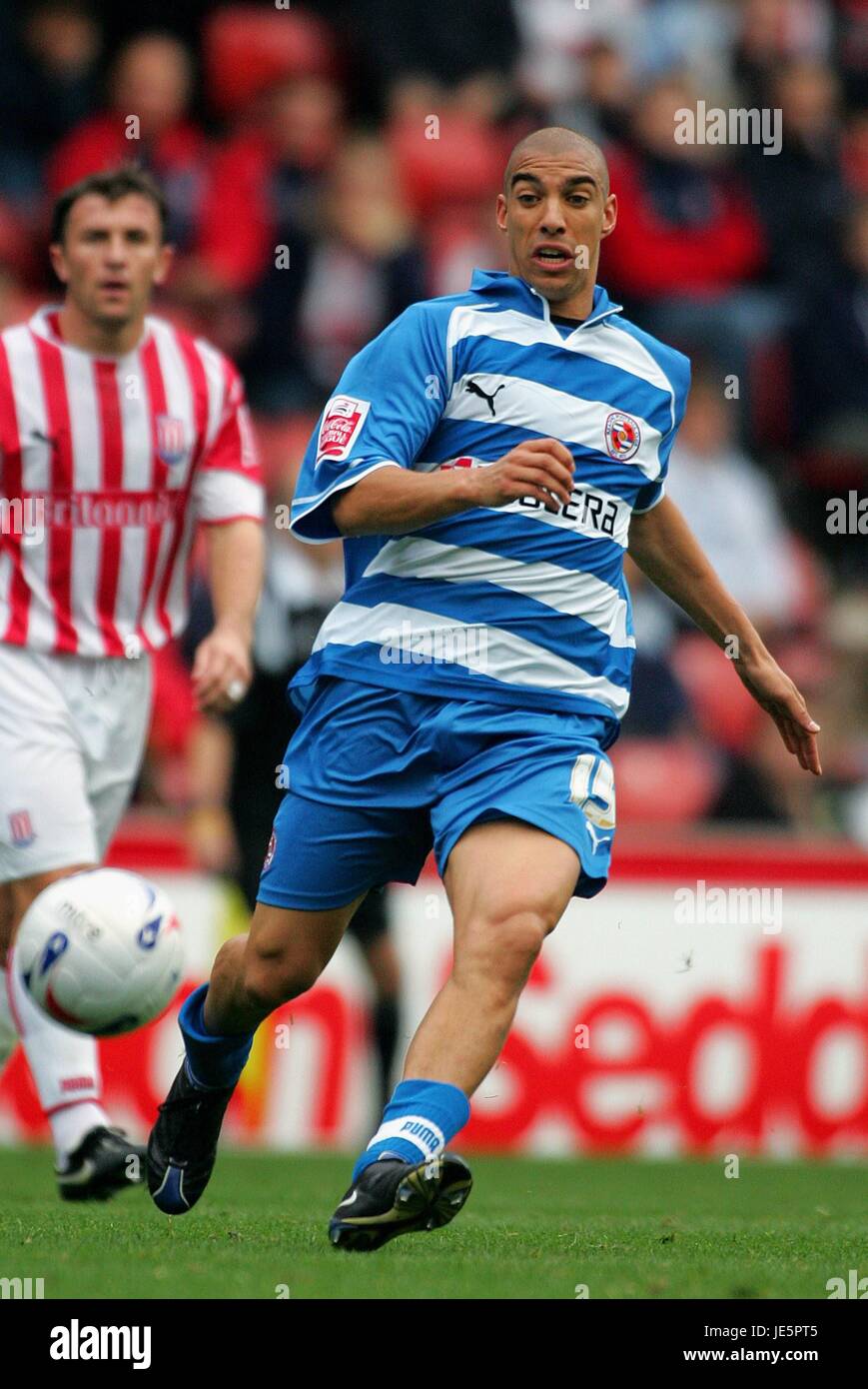 James harper reading hi-res stock photography and images - Alamy