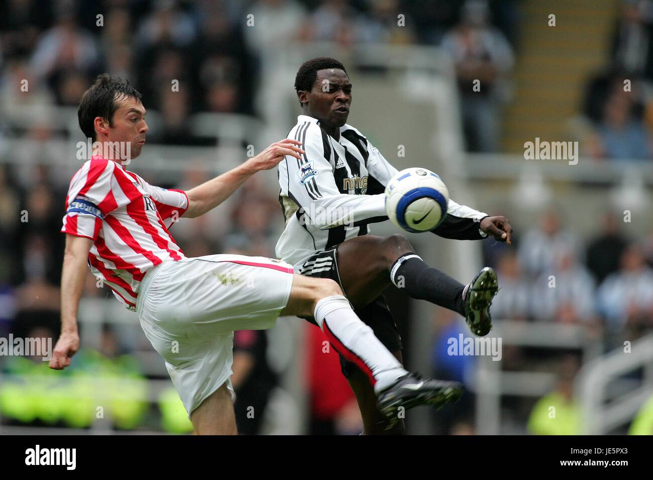 GARY BREEN & SHOLA AMEOBI NEWCASTLE V SUNDERLAND ST JAMES PARK ...