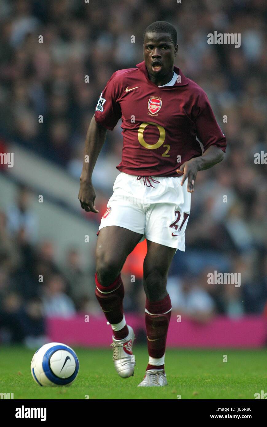 EMMANUEL EBOUE ARSENAL FC THE HAWTHORNS WEST BROMICH ENGLAND 15 October ...