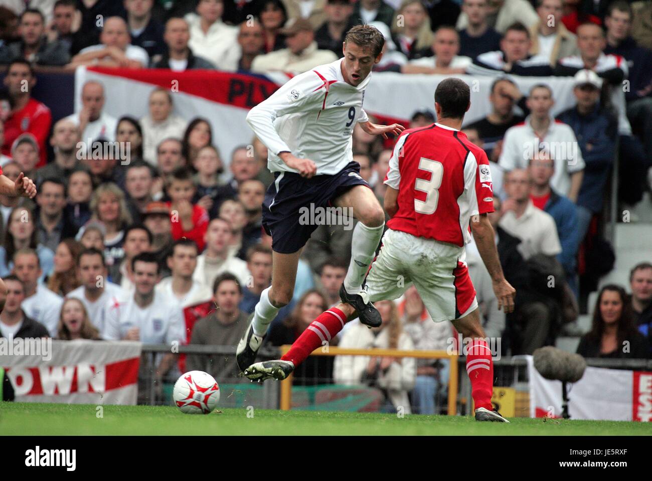 PETER CROUCH & MARTIN STRANL ENGLAND V AUSTRIA 08 October 2005 Stock ...