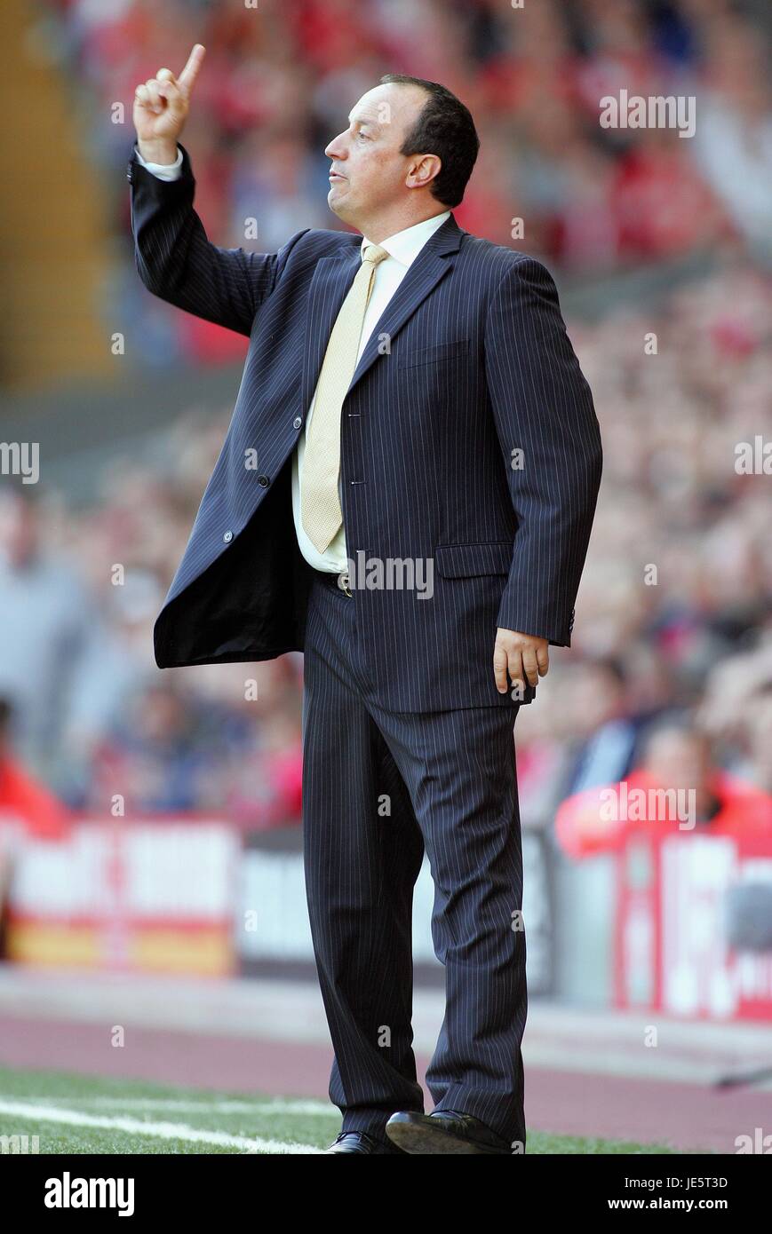 RAFAEL BENITEZ LIVERPOOL FC COACH ANFIELD LIVERPOOL ENGLAND 02 October ...