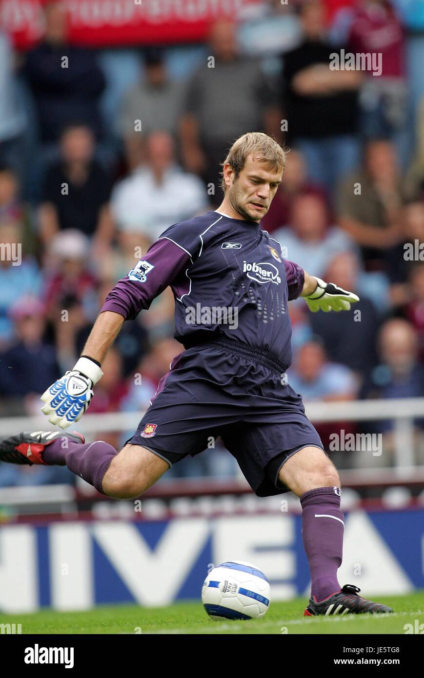 ROY CARROLL WEST HAM UNITED FC UPTON PARK WEST HAM LONDON ENGLAND 24 ...