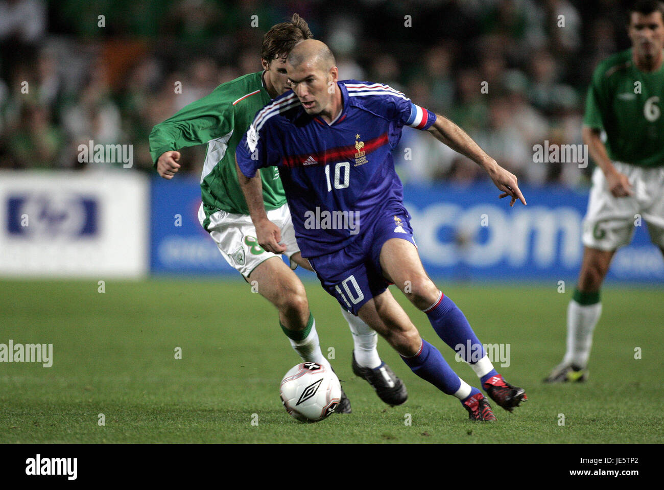 ZINEDINE ZIDANE KEVIN KILBANE REP OF IRELAND V FRANCE LANSDOWNE ROAD ...