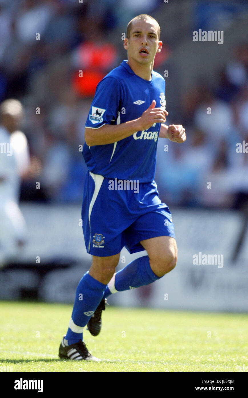 Leon osman of everton hi-res stock photography and images - Alamy