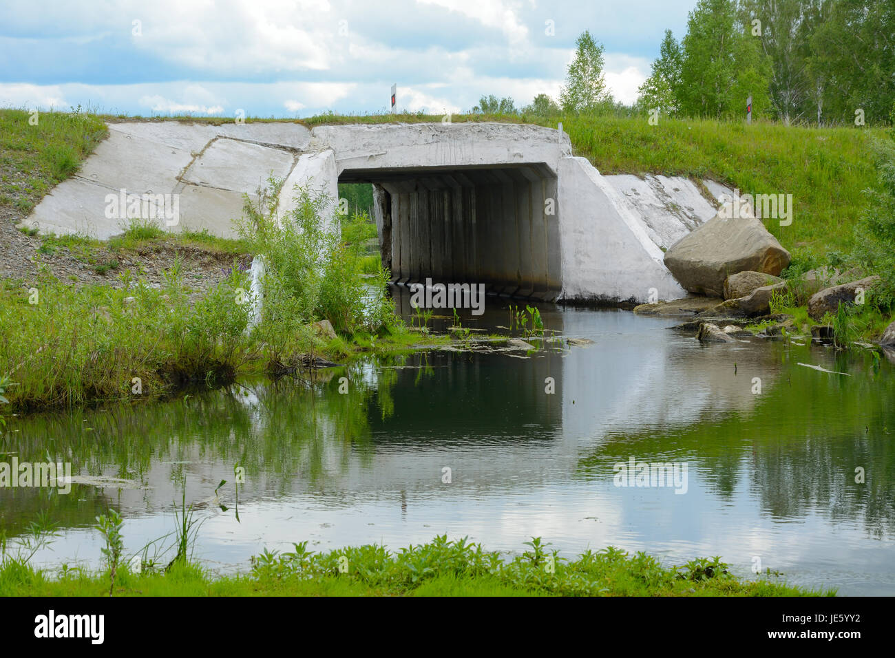 Bridge concrete slab hi-res stock photography and images - Alamy