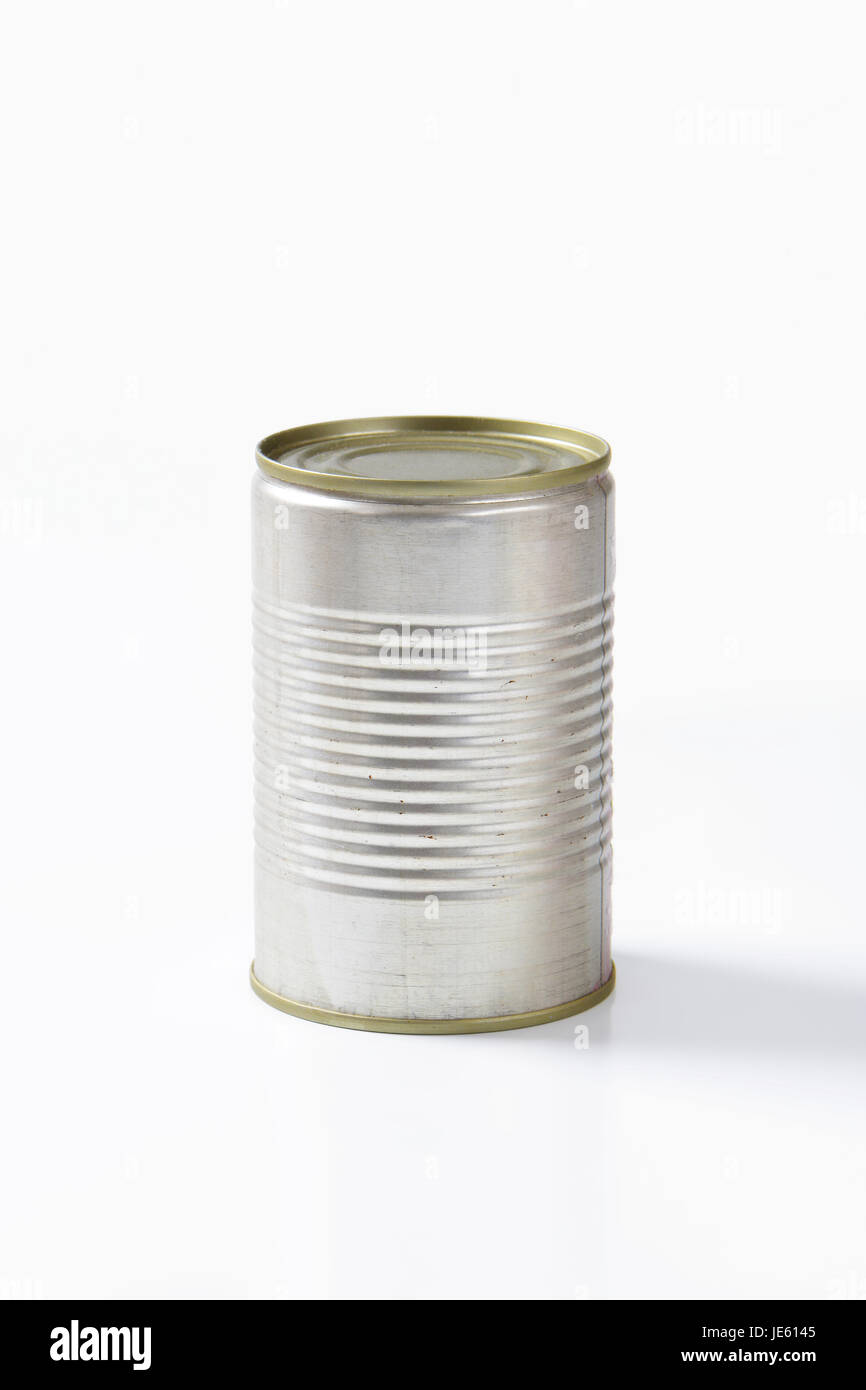 Studio shot of a single tin can Stock Photo - Alamy