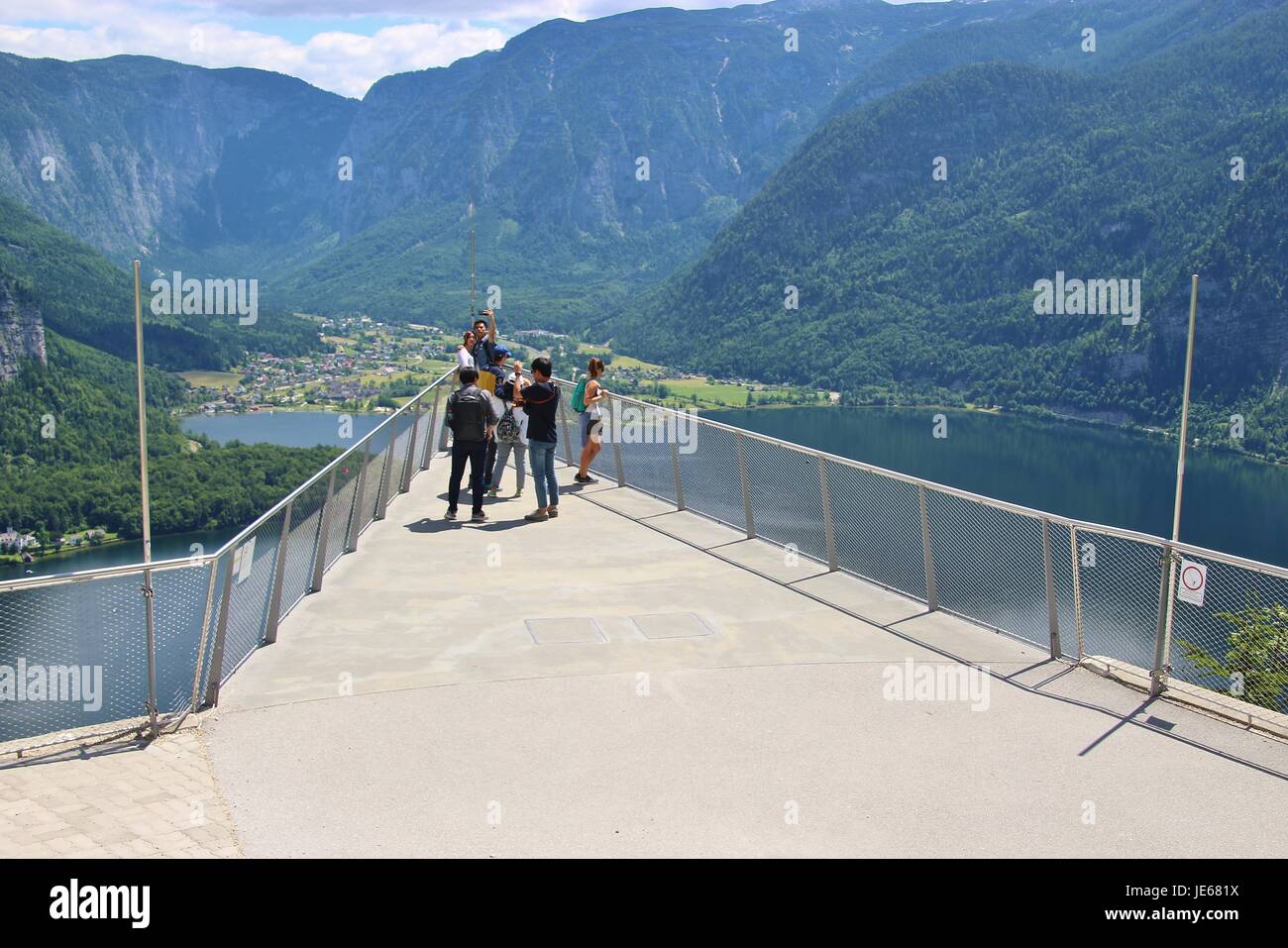 The World Heritage Viewing Platform in Hallstatt with a spectacular ...