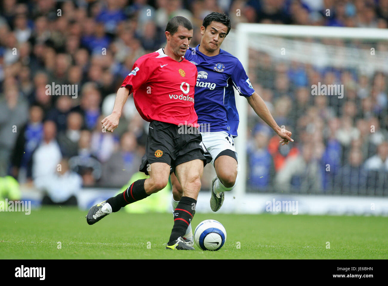 ROY KEANE & TIM CAHILL EVERTON V MANCHESTER UTD GOODISON PARK LIVERPOOL ...