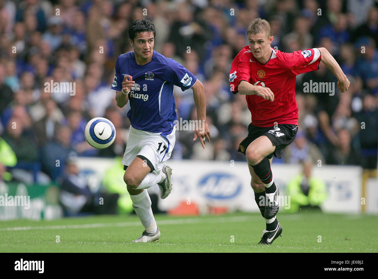 TIM CAHILL & DARREN FLETCHER EVERTON V MANCHESTER UTD GOODISON PARK ...