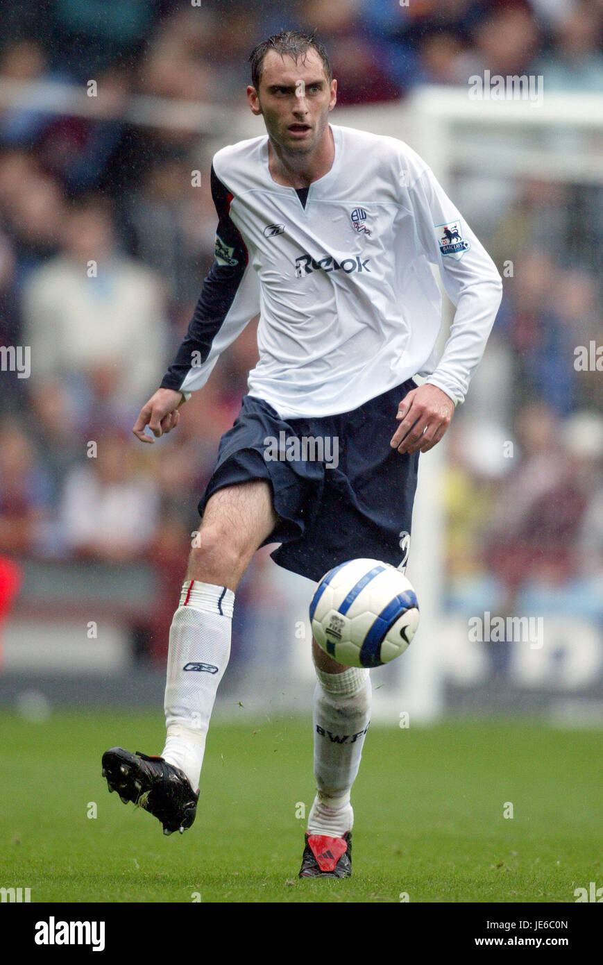 NICKY HUNT BOLTON WANDERERS FC VILLA PARK BIRMINGHAM ENGLAND 13 August ...