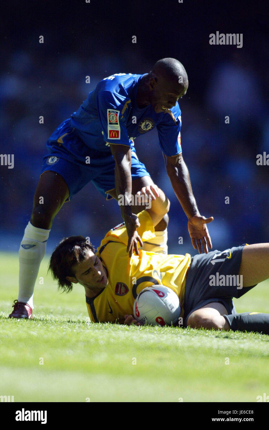 WILLIAM GALLAS MATHIEU FLAMINI ARSENAL V CHELSEA THE MILLENNIUM STADIUM ...