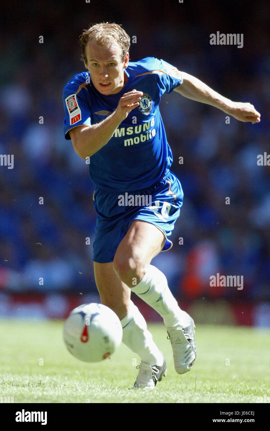 ARJEN ROBBEN CHELSEA FC THE MILLENNIUM STADIUM CARDIFF WALES 07 August ...