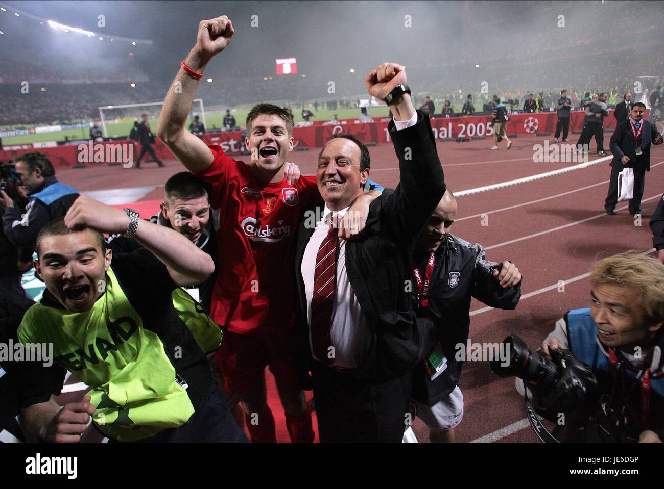 STEVEN GERRARD & RAFA BENITEZ CHAMPIONS LEAGUE FINAL 2005 ISTANBUL ...