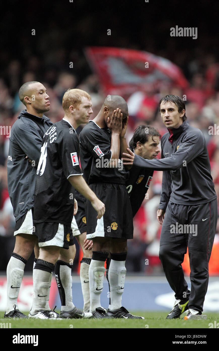 MANCHESTER UNITED PLAYERS ARSENAL V MANCHESTER UNITED MILLENNIUM ...