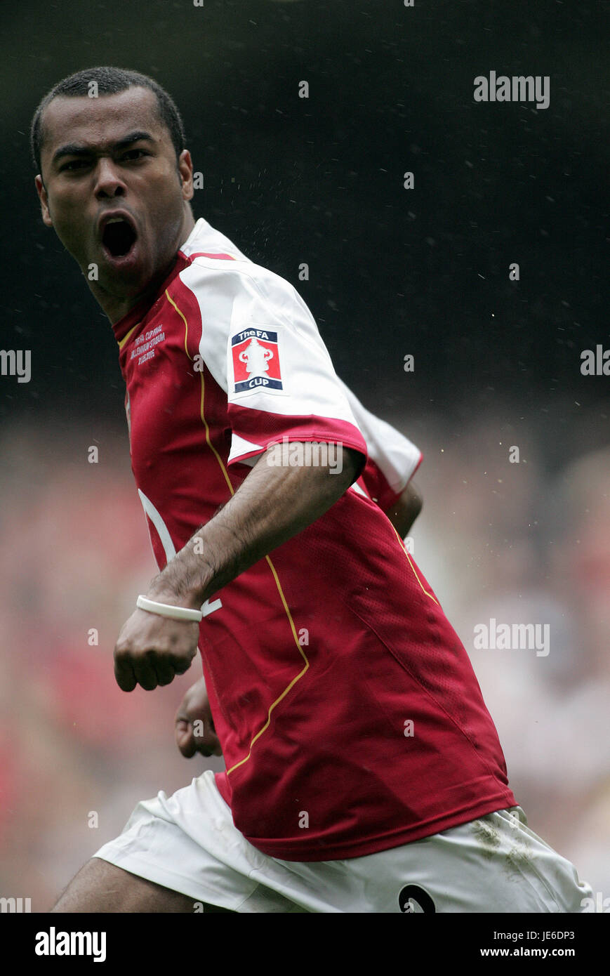 ASHLEY COLE ARSENAL V MANCHESTER UNITED MILLENNIUM STADIUM CARDIFF ...