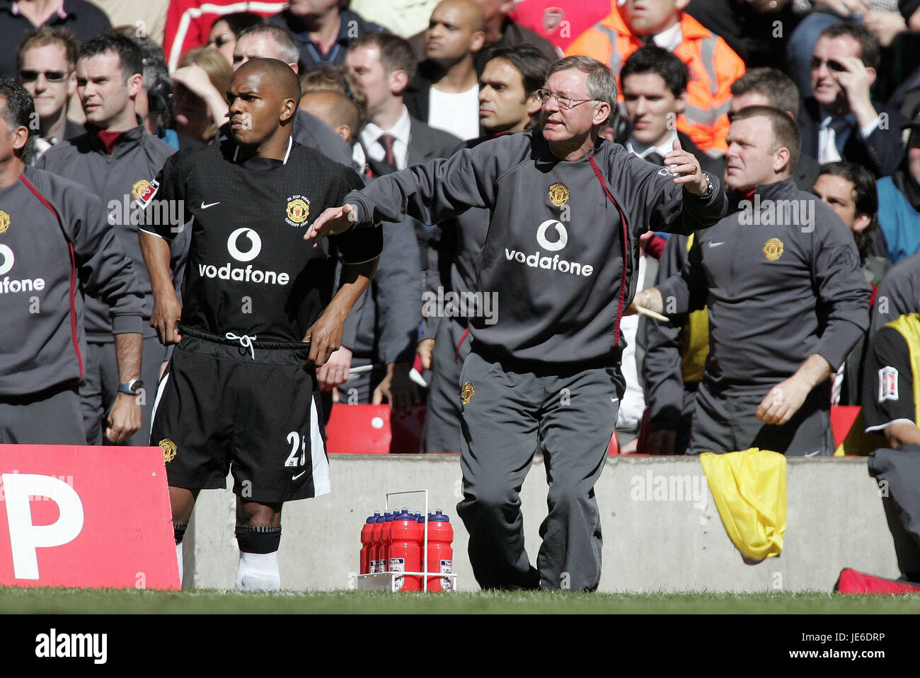 2005 fa cup final arsenal v ma hi-res stock photography and images - Alamy