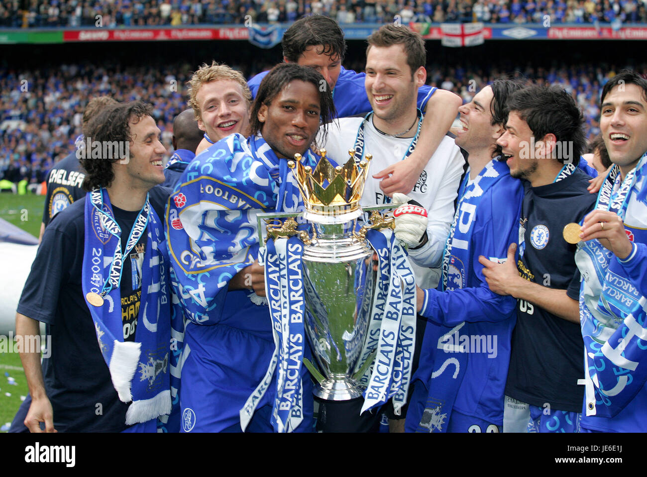 CHELSEA CELEBRATE CHELSEA CHAMPIONS 2004-2005 STAMFORD BRIDGE CHELSEA ...