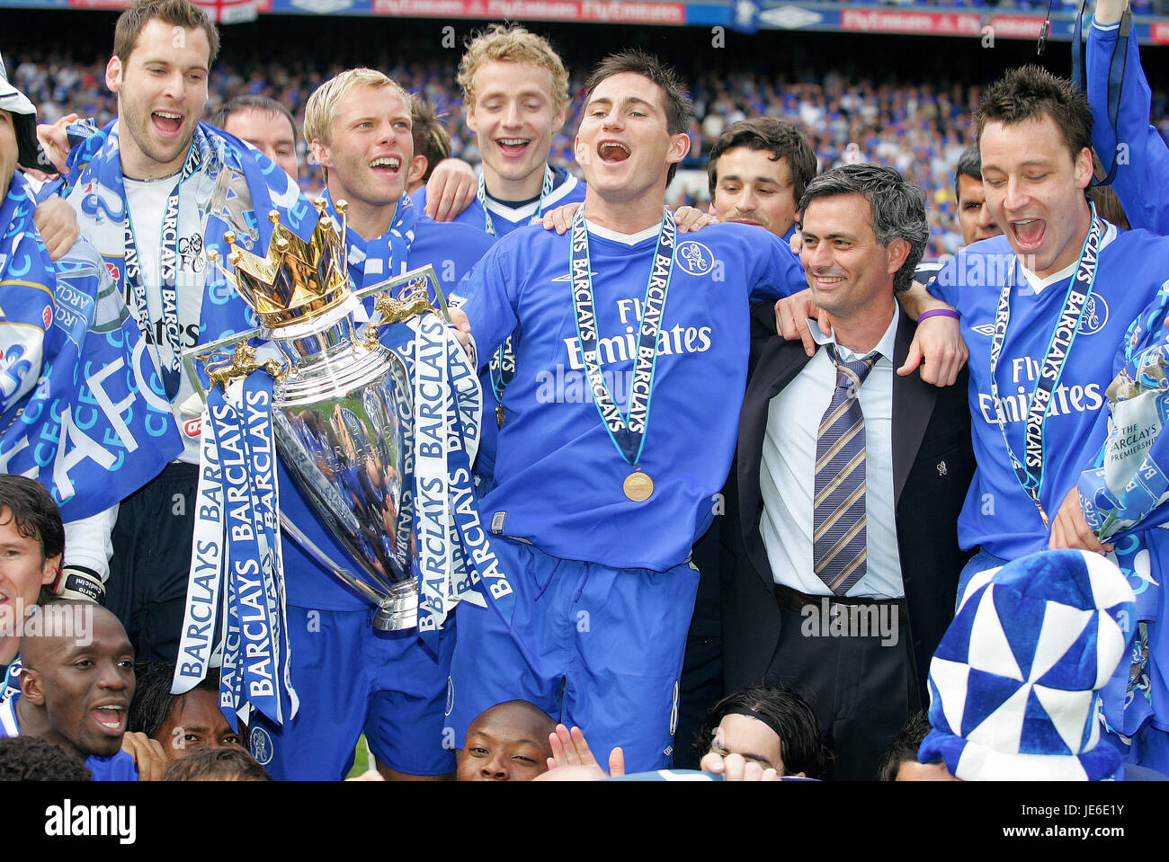 MOURINHO LAMPARD & TERRY CHELSEA CHAMPIONS 2004-2005 STAMFORD BRIDGE ...