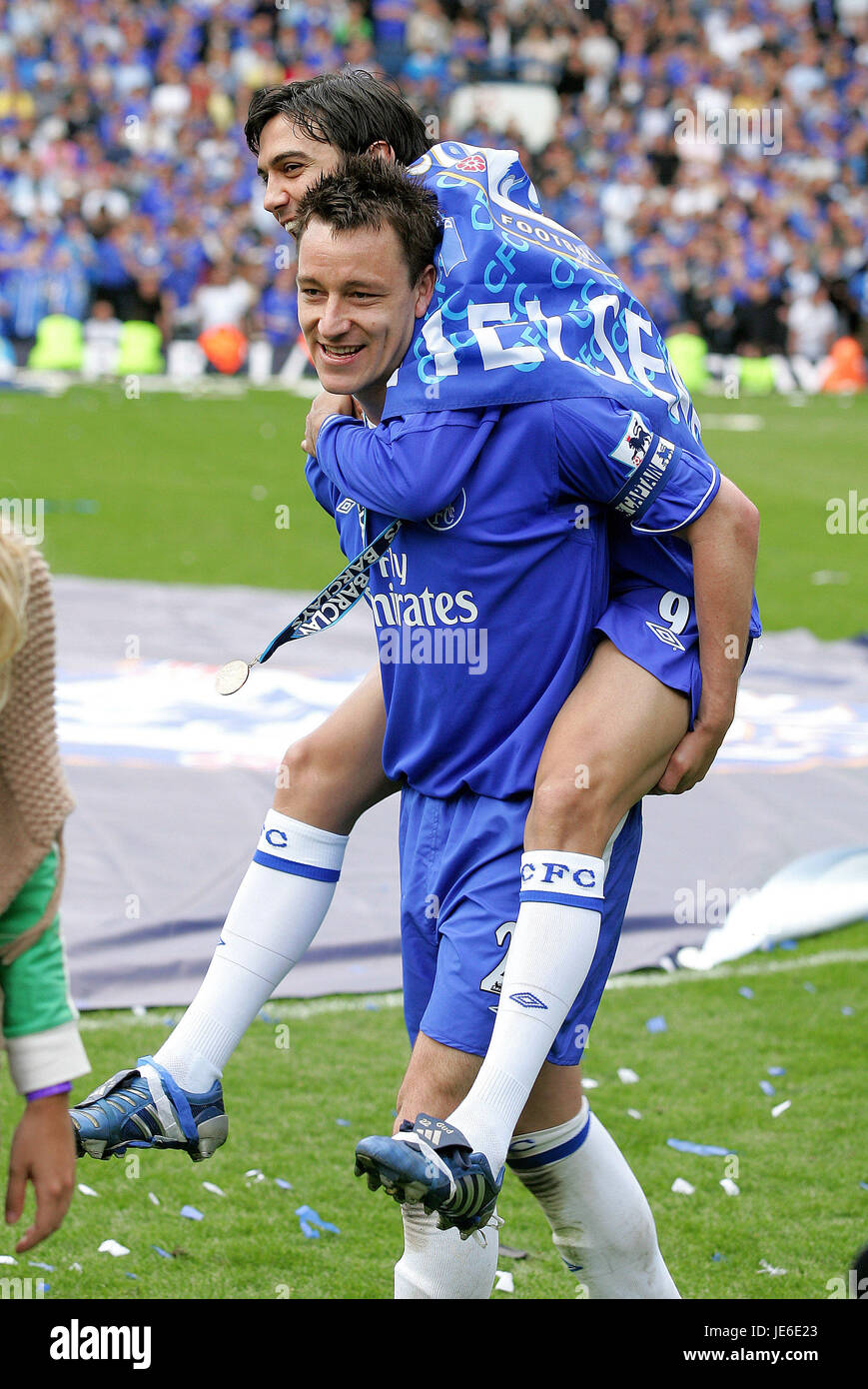 JOHN TERRY & PAULO FERREIRA CHELSEA CHAMPIONS 2004-2005 STAMFORD BRIDGE ...