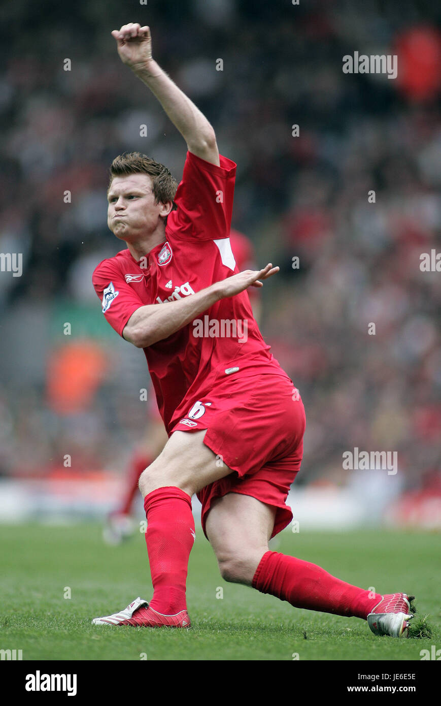 John arne riise liverpool 2005 hi-res stock photography and images - Alamy