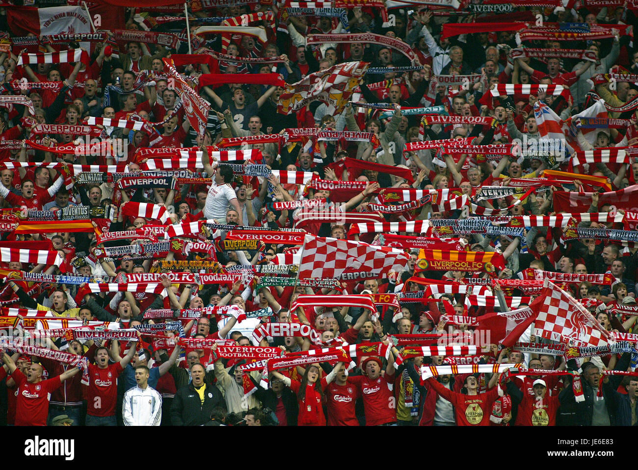 THE KOP LIVERPOOL V CHELSEA ANFIELD LIVERPOOL ENGLAND 03 May 2005 Stock ...