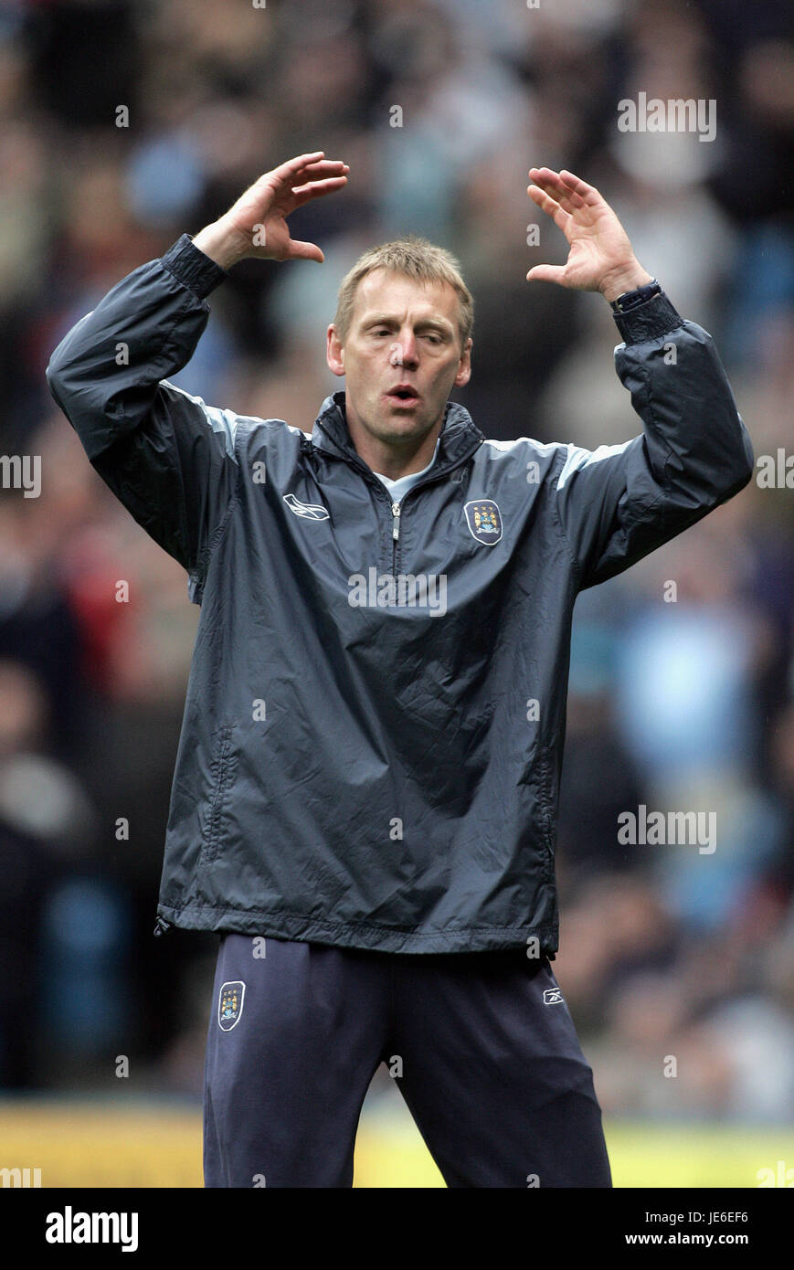 Stuart pearce 2005 hi-res stock photography and images - Alamy