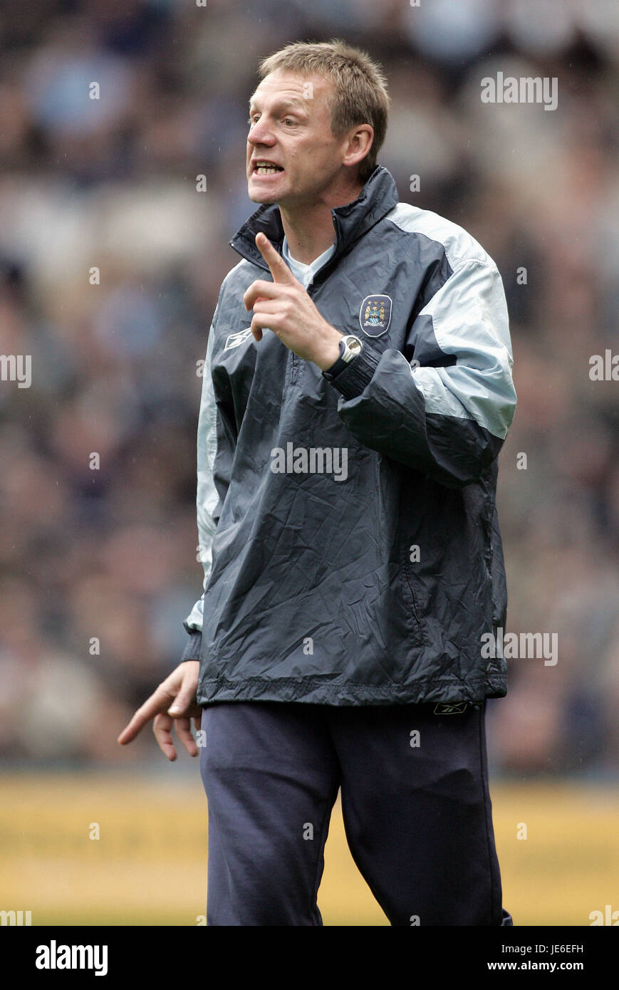 Stuart pearce 2005 hi-res stock photography and images - Alamy