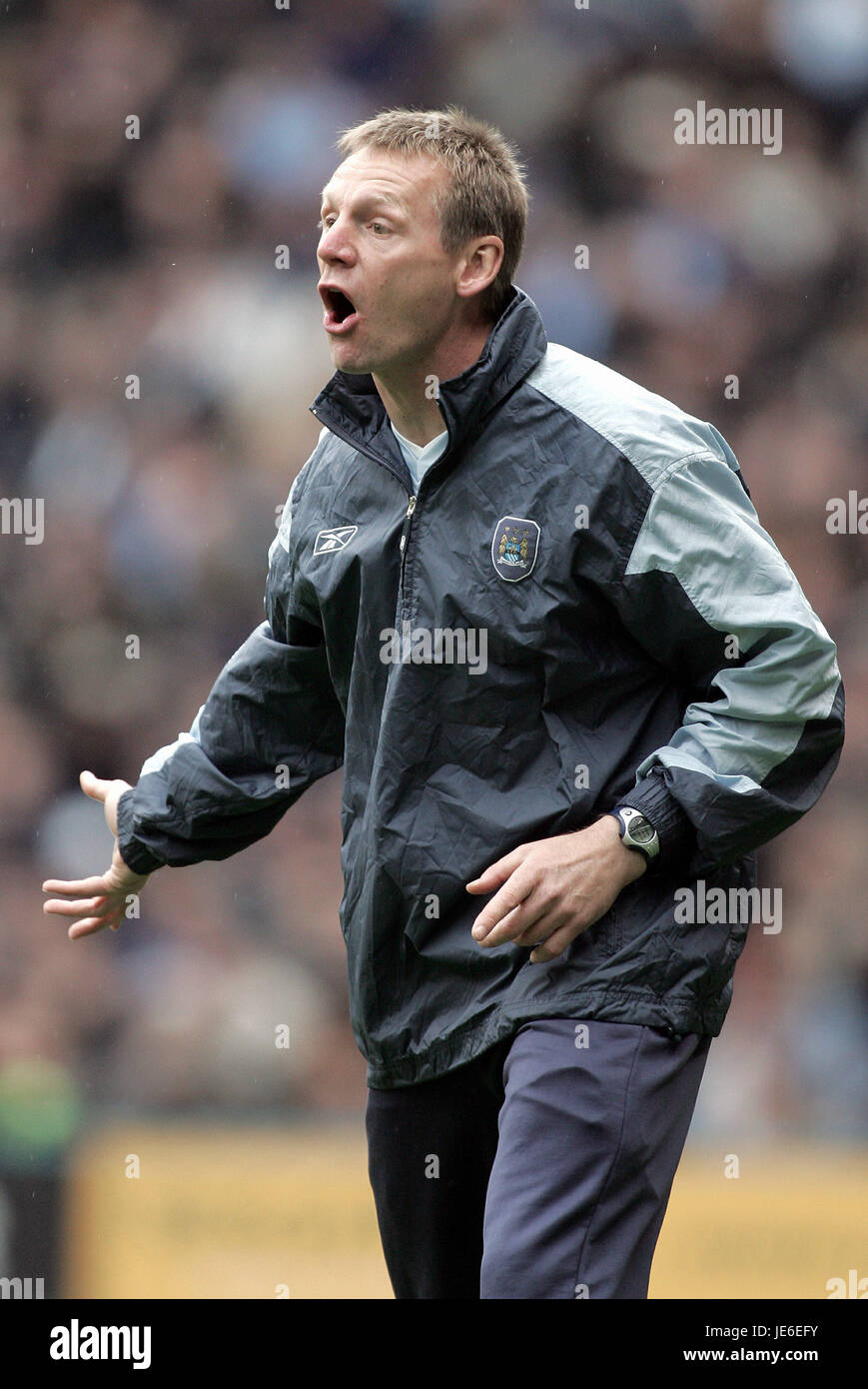 Stuart pearce 2005 hi-res stock photography and images - Alamy